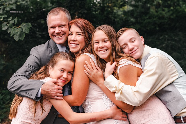 How To Create Natural Looking Family Photos - The Shop For Her